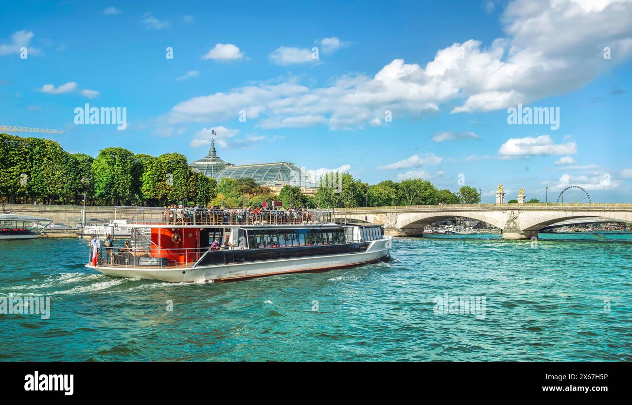 Pont Invalides Bridge in Paris on the Seine River Stock Photo - Alamy
