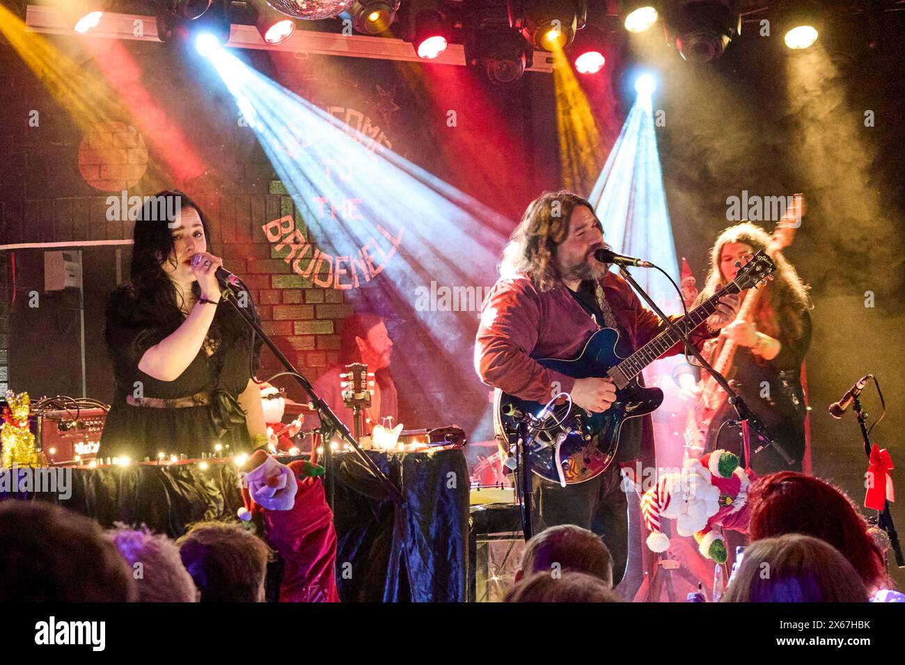Romeo stodart lead singer of the magic numbers hi-res stock photography ...