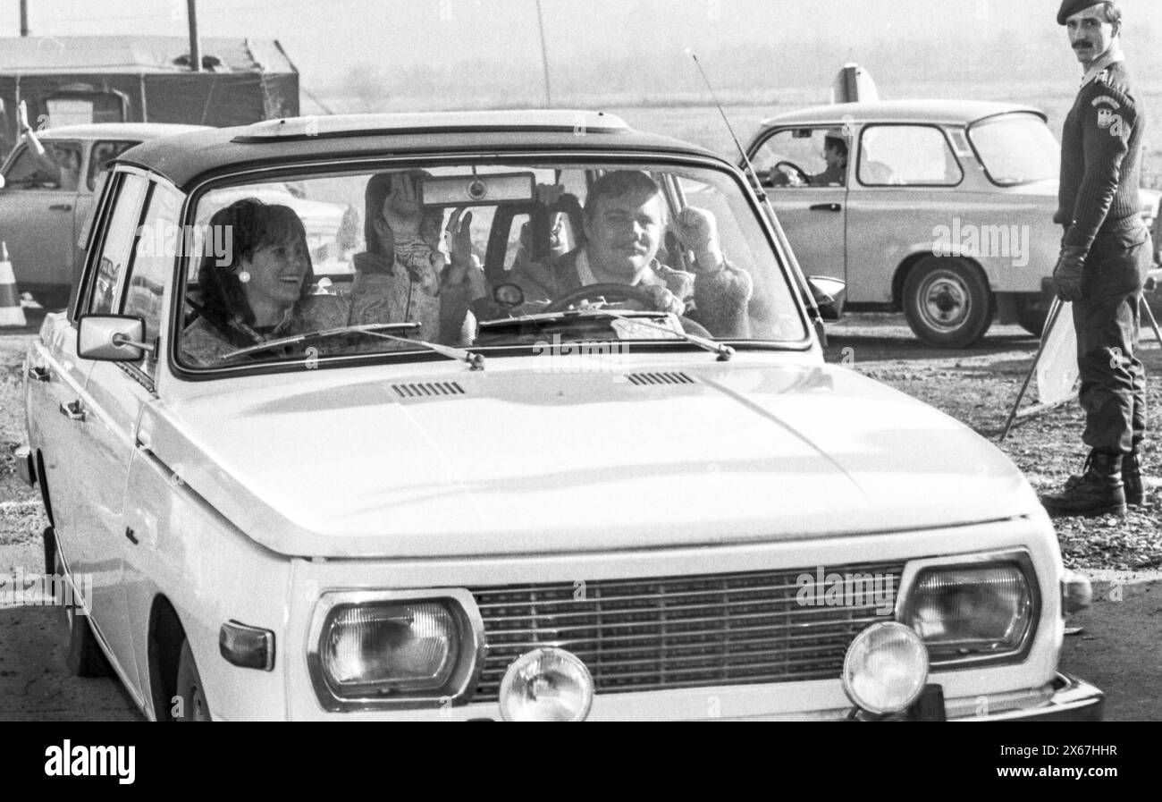 Opening of the border to the GDR, columns of cars from the GDR cross ...