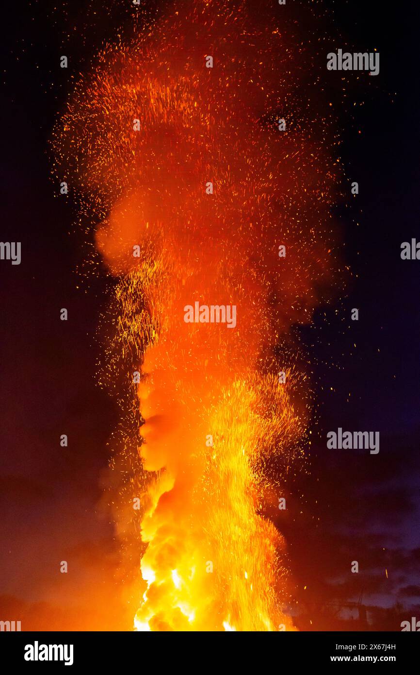 Black smoke fire background hi-res stock photography and images - Alamy