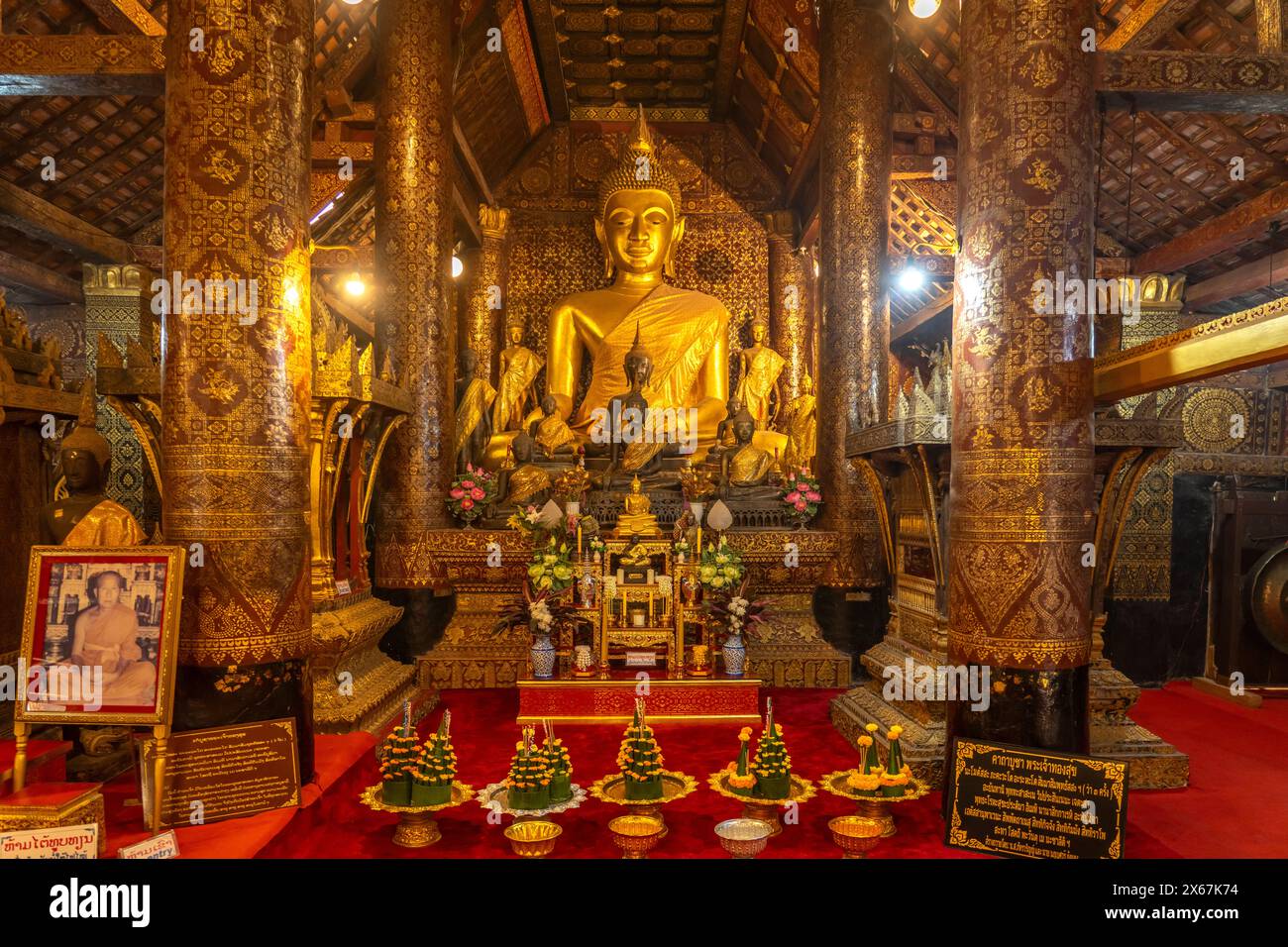 Buddha statue in the interior of the Buddhist temple Wat Xieng Thong in ...