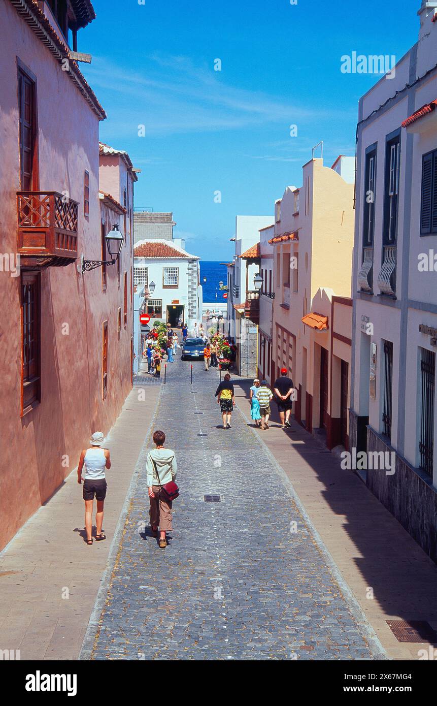 Calles tenerife hi-res stock photography and images - Alamy