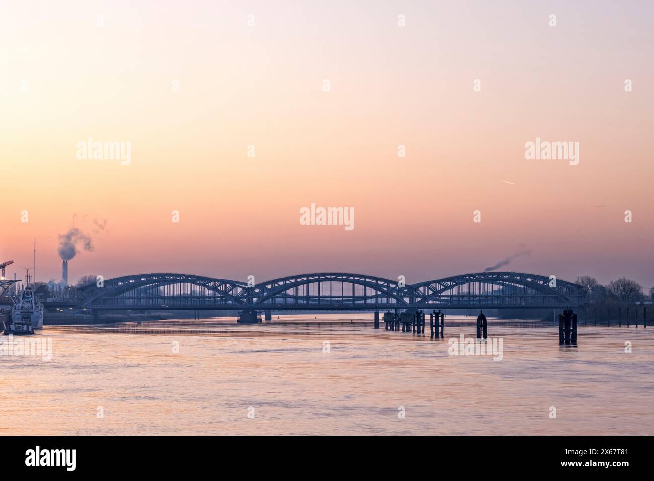 The Hamburg Freeport Elbe Bridge backlit before sunrise Stock Photo - Alamy