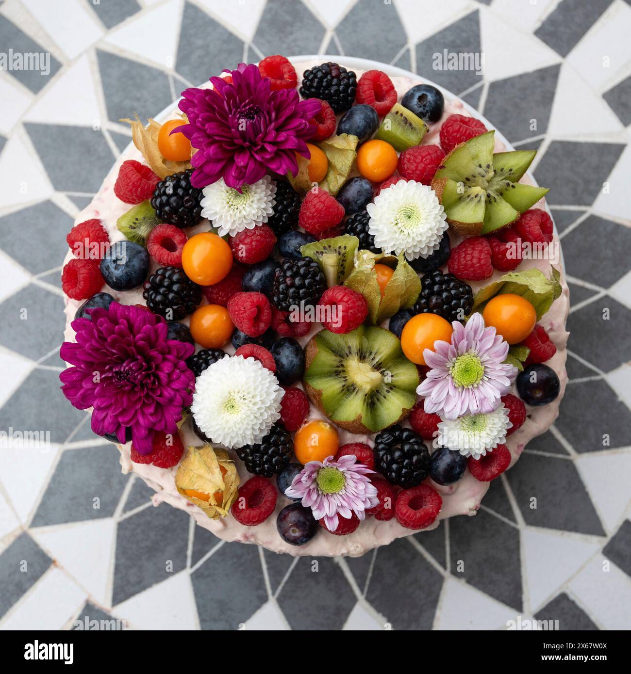 Decorated fruit cake hi-res stock photography and images - Alamy
