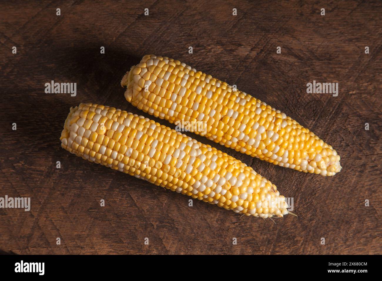 Two ears sweet corn hi-res stock photography and images - Alamy