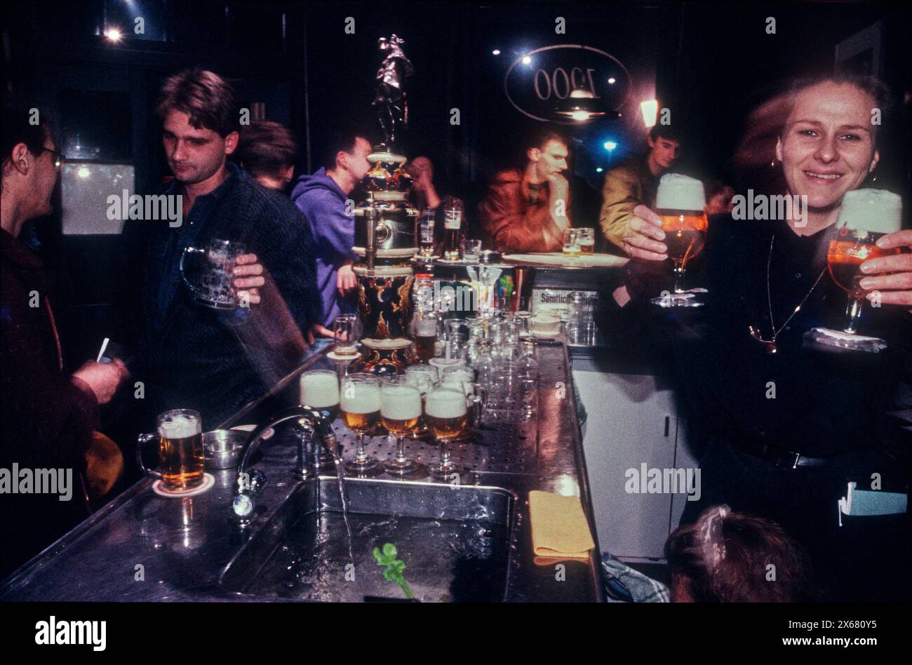 1900 Deutschland, Berlin, 02.11.1990, Kneipe, Restaurant, Restauration ...
