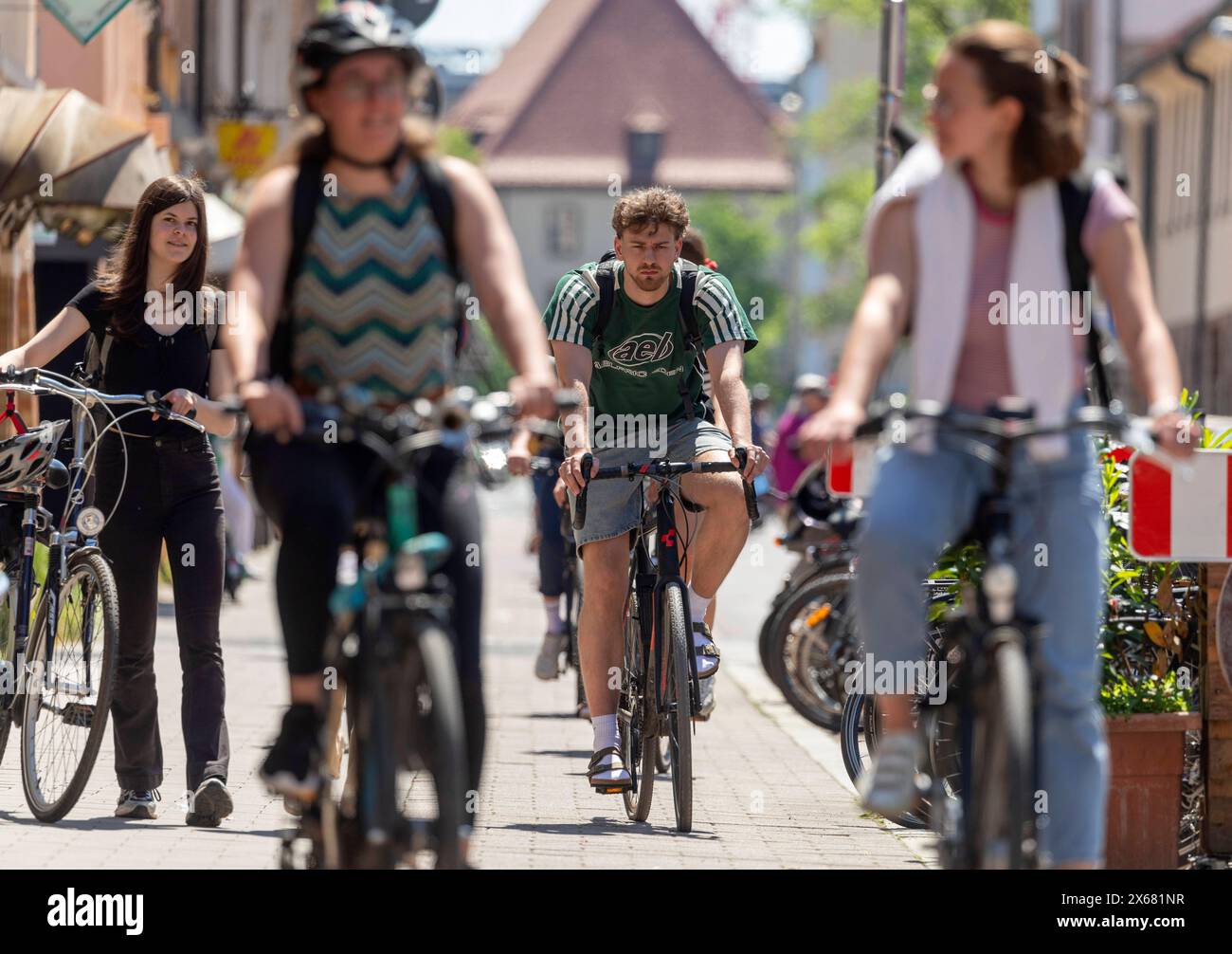 13. Mai 2024 Fahrradstadt Erlangen, Fahrradverkehr in der Stadt Auf dem ...