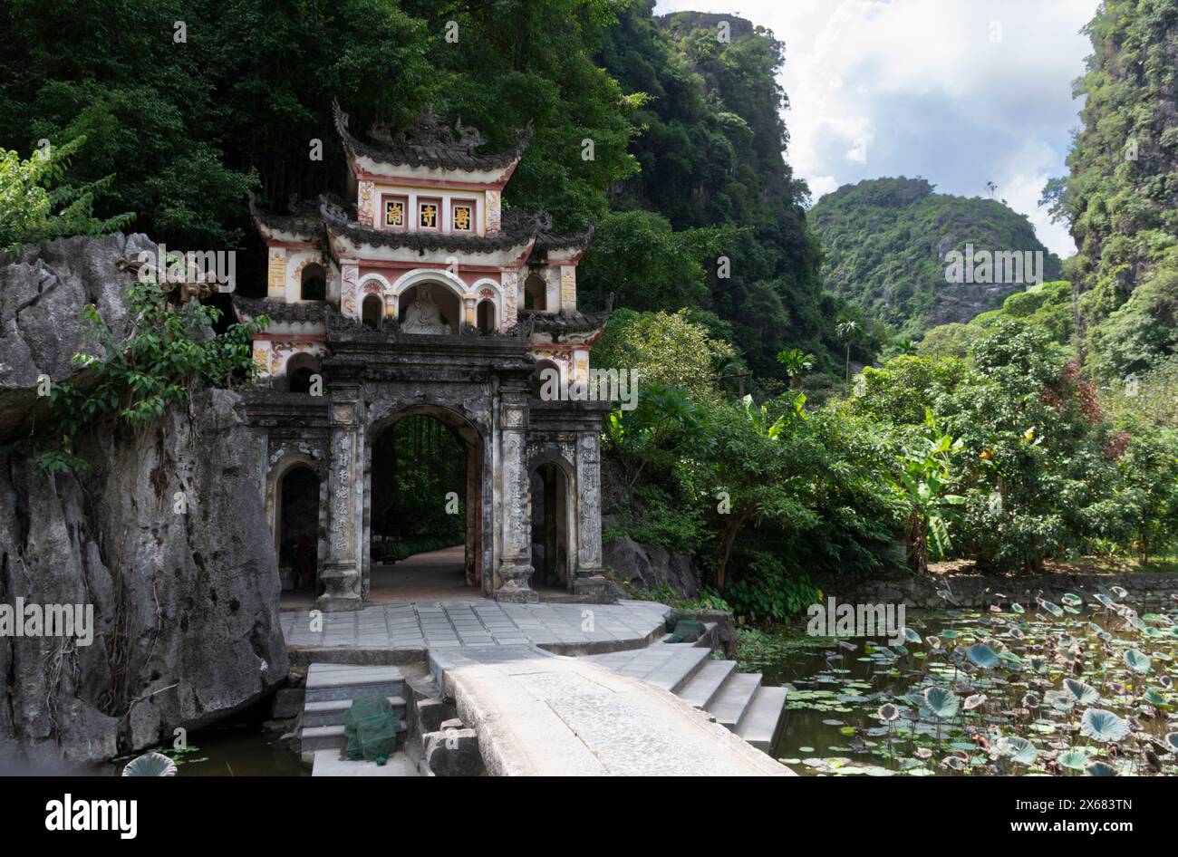 Entrance to Bich Dong Temple Stock Photo - Alamy