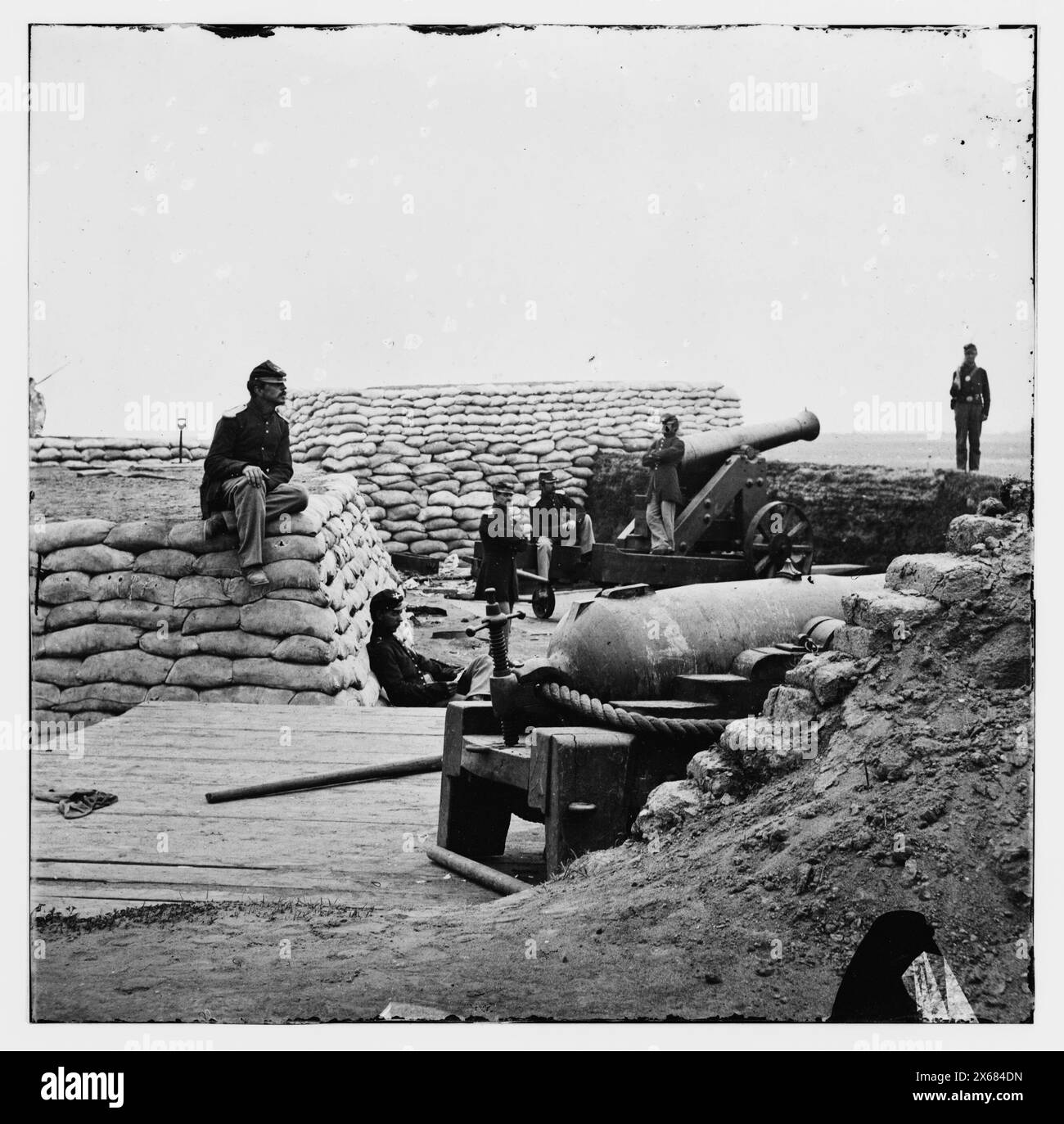 Yorktown, Virginia (vicinity). Federal soldiers in Confederate battery ...