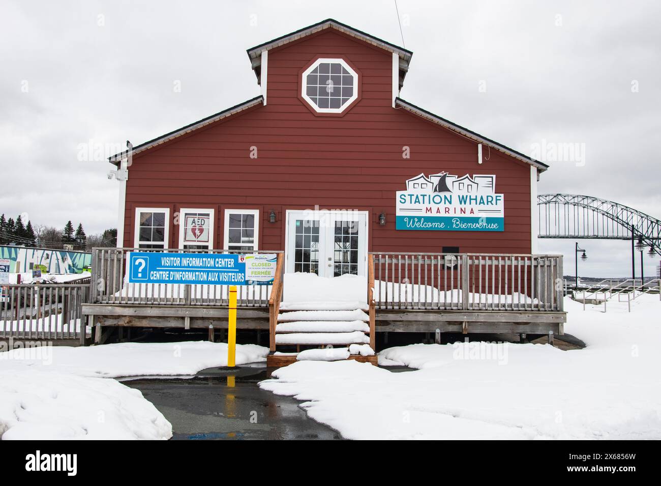 Wooden snow bridges hi-res stock photography and images - Alamy