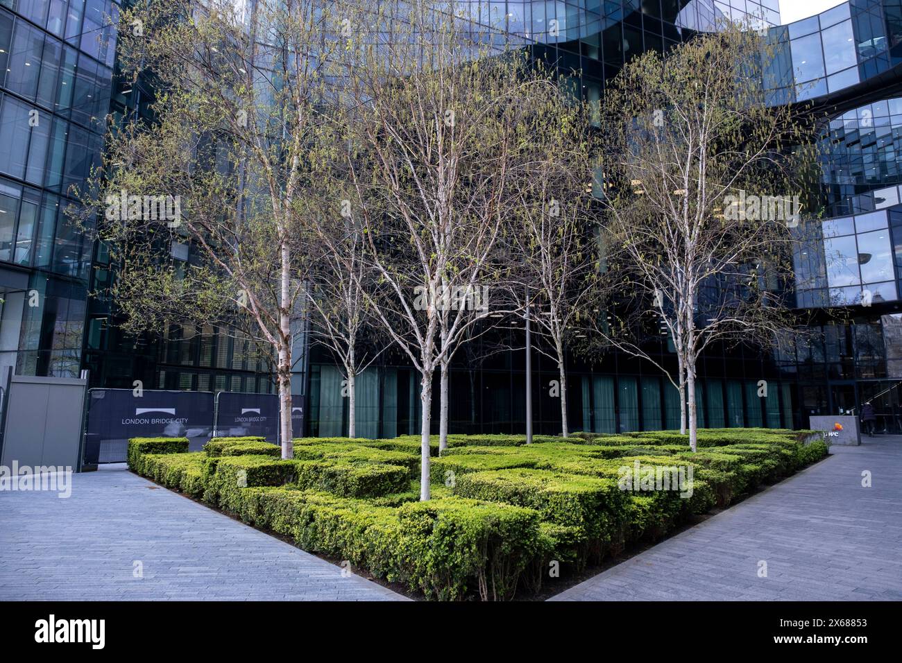 A sunken amphitheatre called the scoop hi-res stock photography and ...