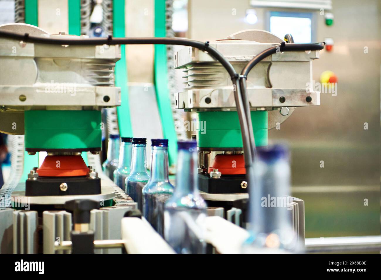 Semi-automatic blow molding machine for the production of plastic ...