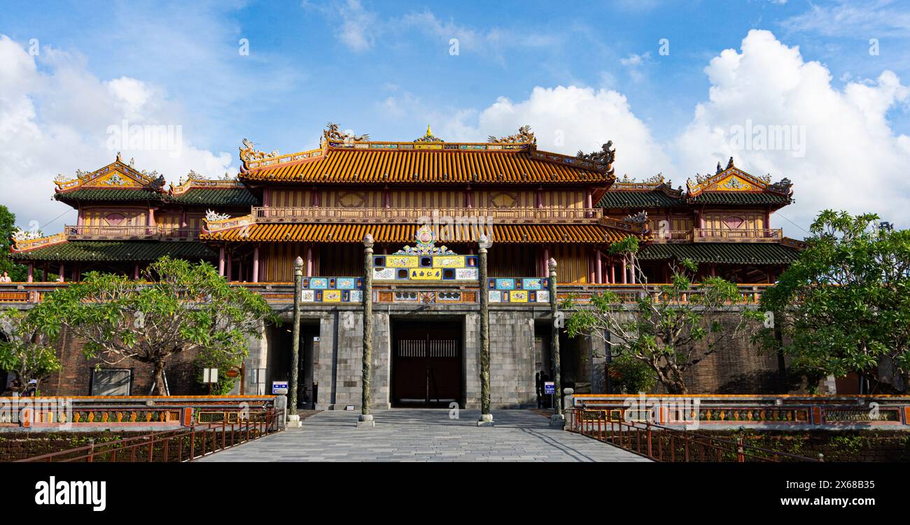 Ngo Mon Gate - By Emperor Minh Mang in 1833. Masterpiece of Nguyen ...