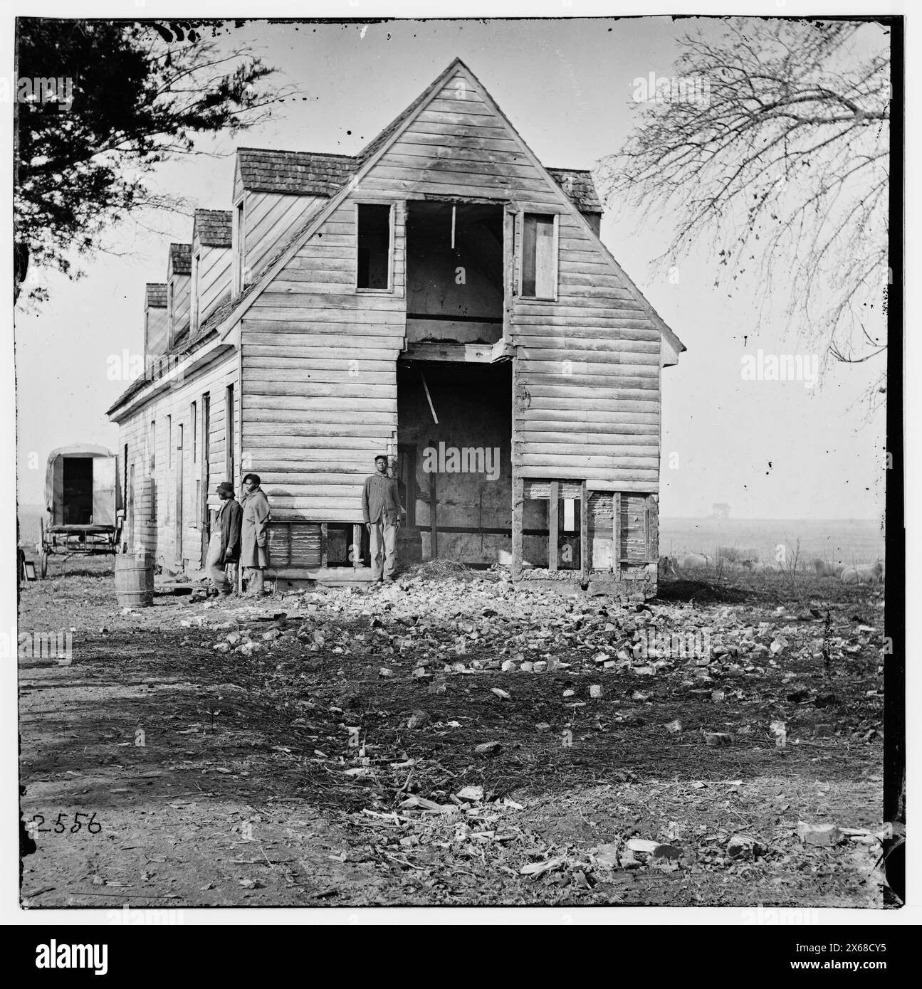 Dutch Gap, Virginia (vicinity). Deserted farm house near Dutch Gap ...
