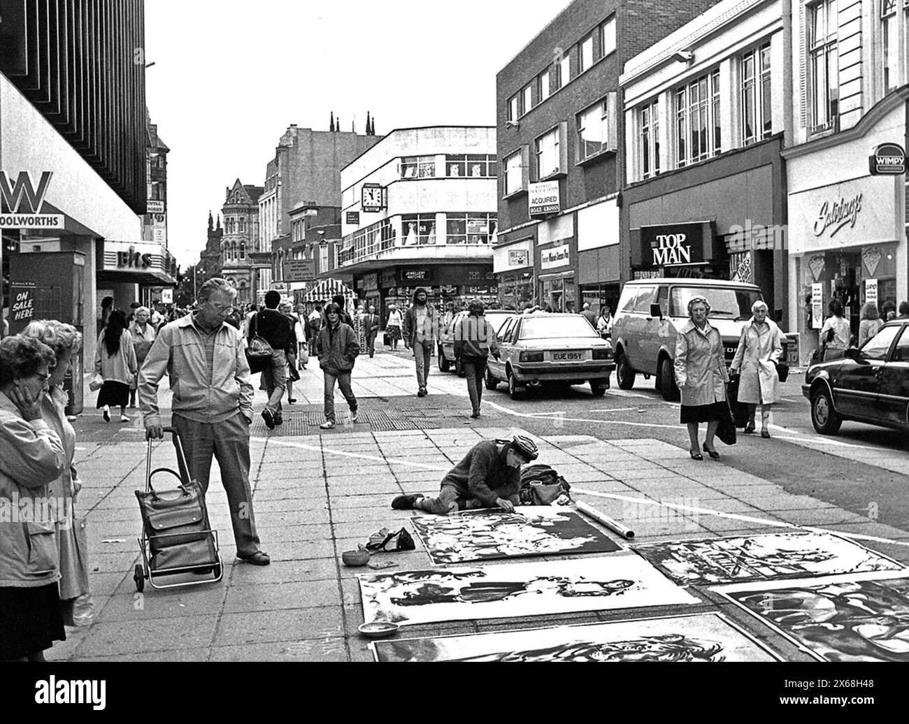 Street artist in Dudley Street, Wolverhampton Stock Photo - Alamy