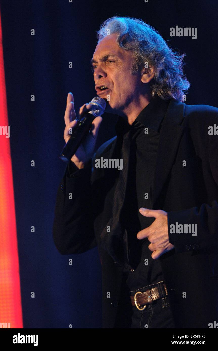 Milan Italy 23/04/2006: Riccardo Fogli,Italian singer,during live ...