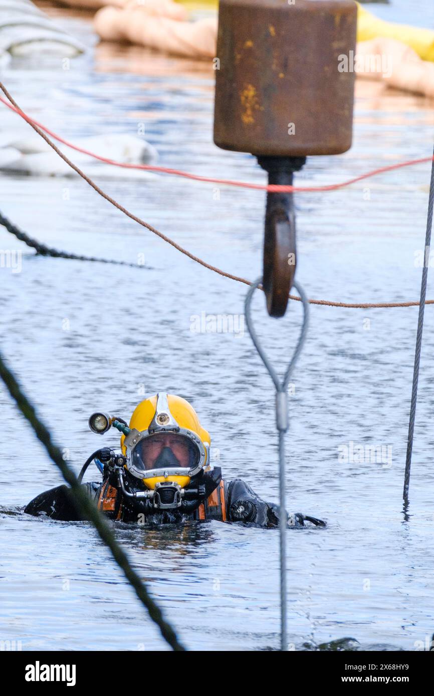 professional diver during ship salvage Stock Photo - Alamy