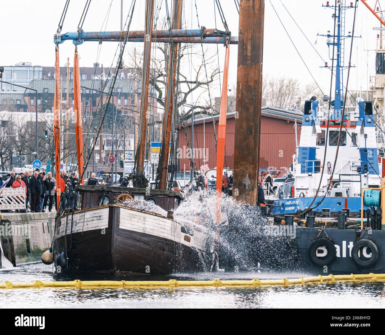 Empty pumping of an upscale sailing ship Stock Photo - Alamy