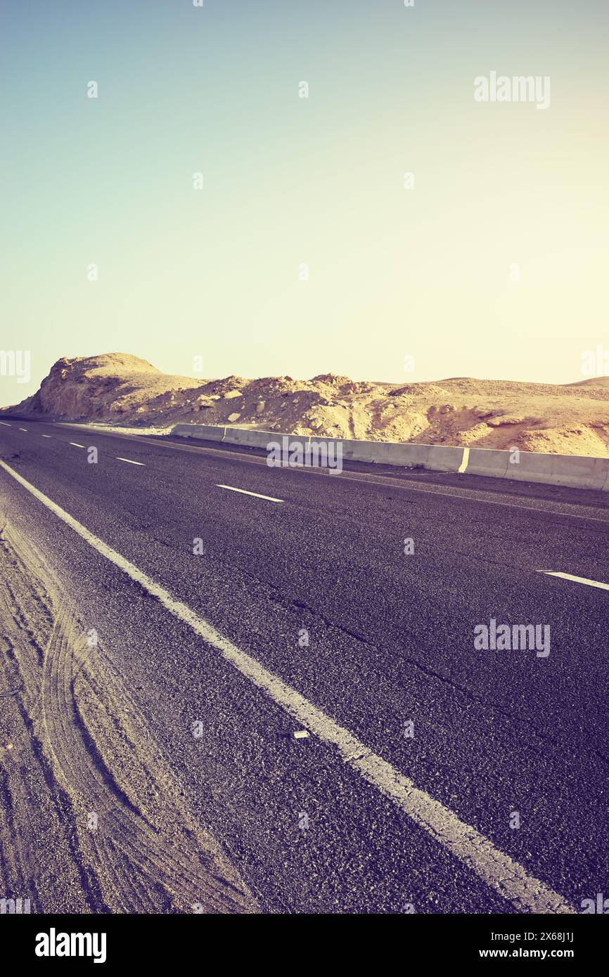 Retro vintage toned desert highway hi-res stock photography and images ...