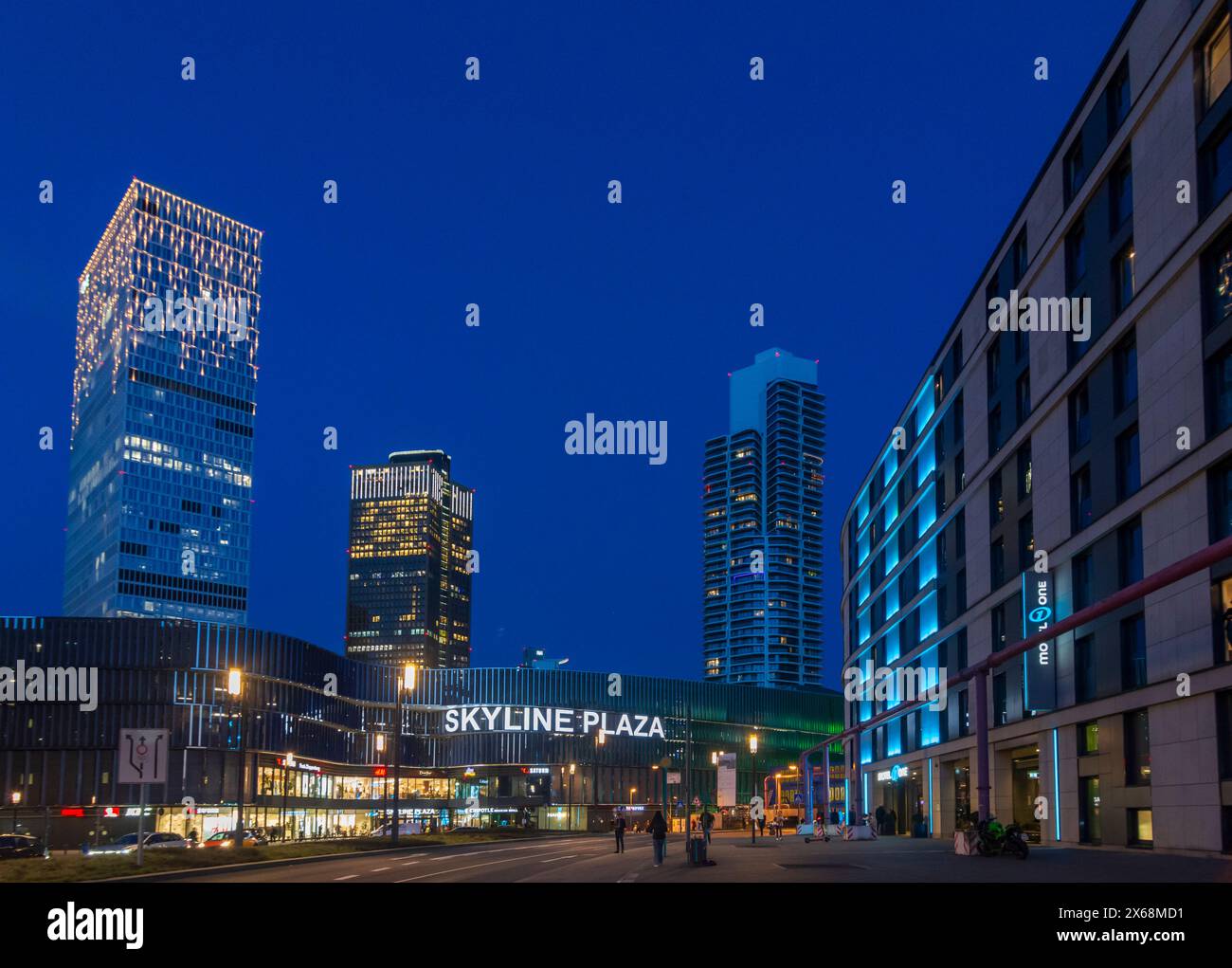Frankfurt am Main, district Europaviertel, street Europa-Allee, Skyline ...