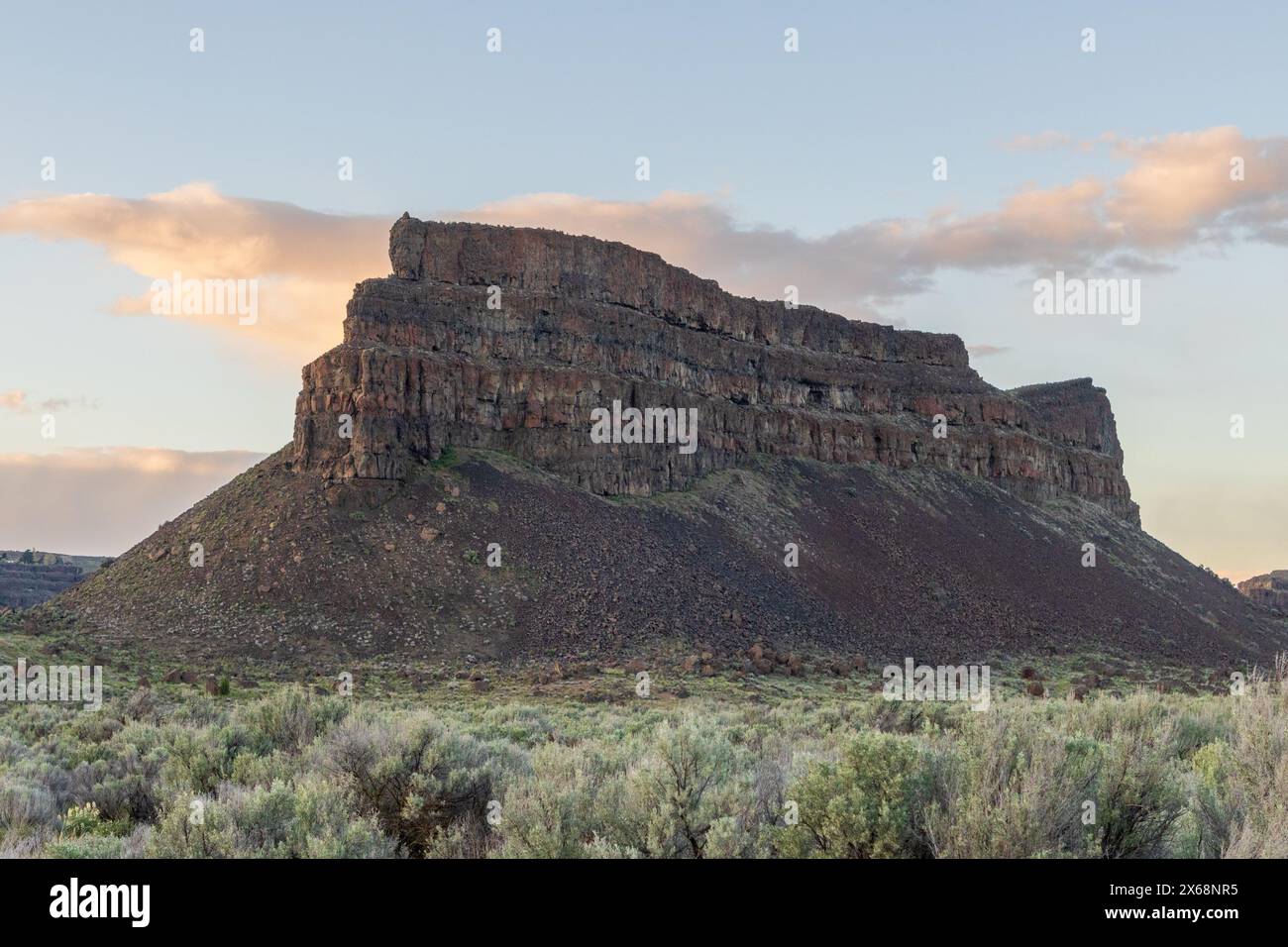 Rock Cliffs Coulee of Washington State - Umatilla Rock Stock Photo - Alamy