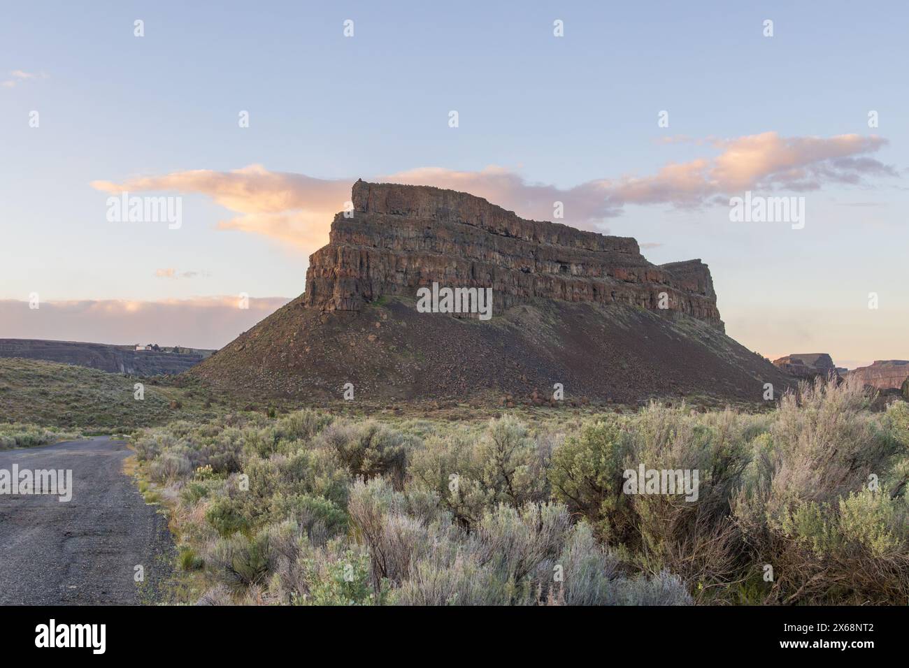 Rock Cliffs Coulee of Washington State - Umatilla Rock Stock Photo - Alamy