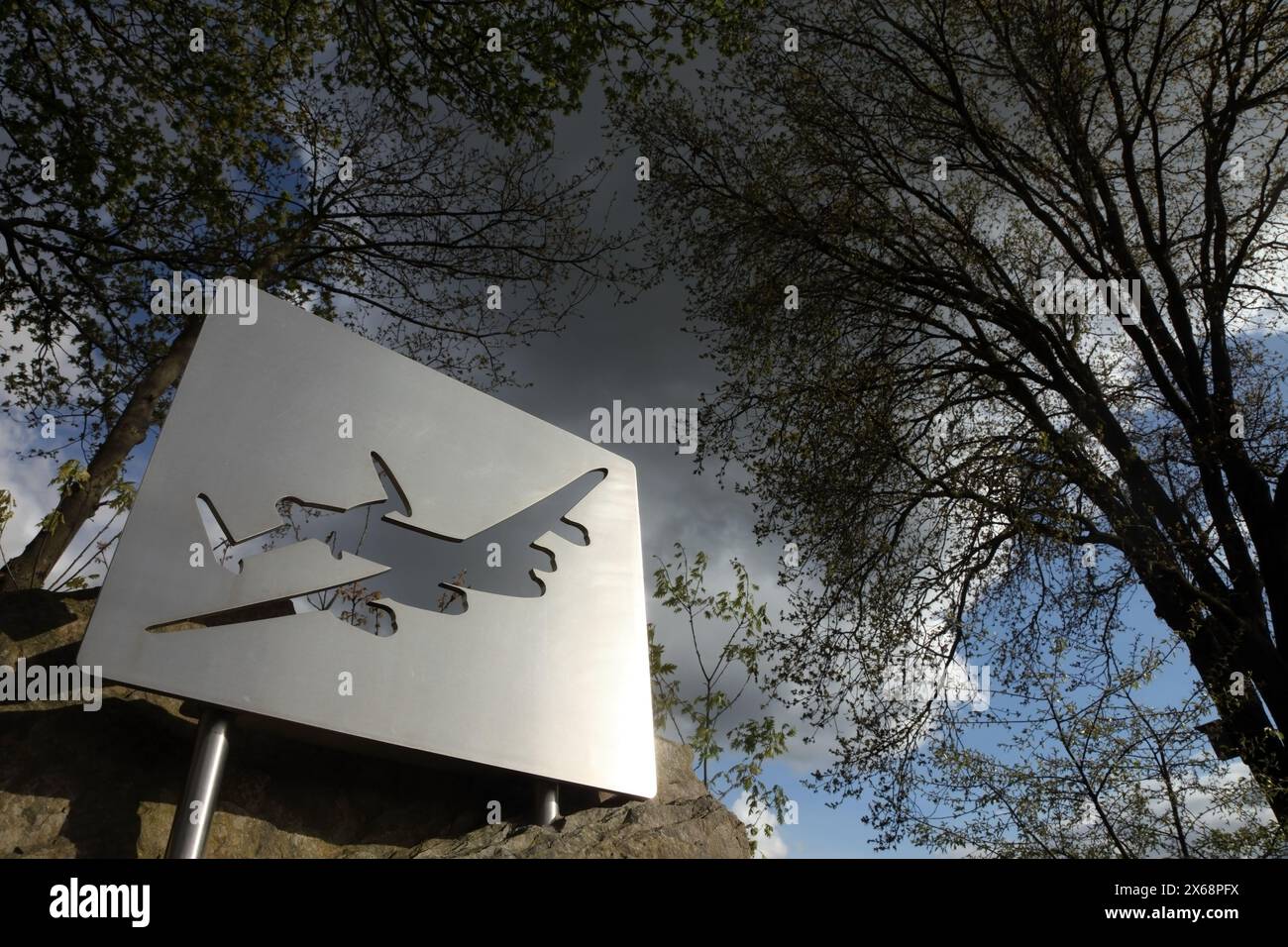 Memorial to the crew of an RAF 44 (Rhodesia) Squadron Lancaster bomber ...