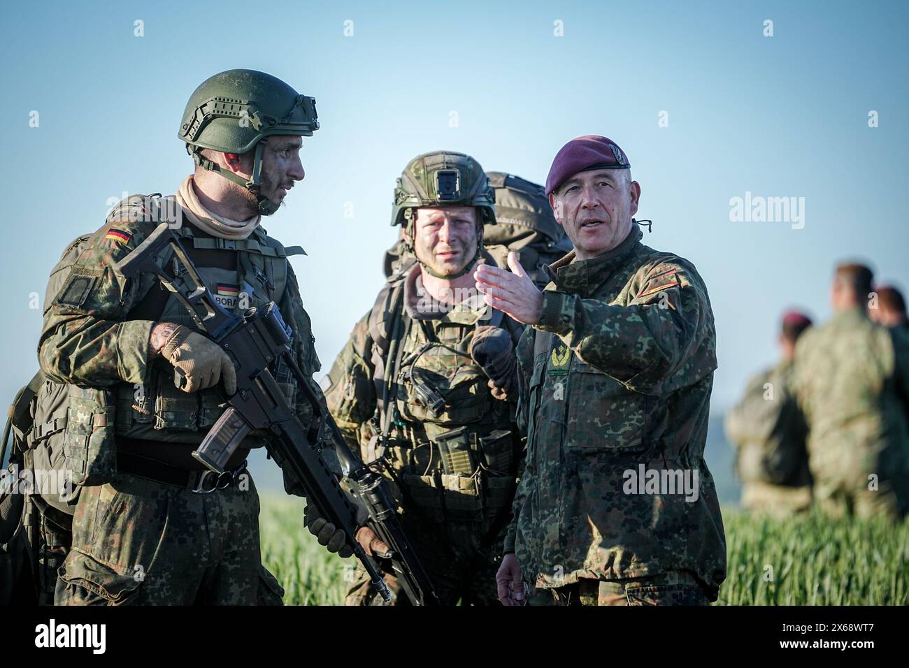 13 May 2024, Romania, Campia Turzii: Major General Dirk Faust (r) from ...