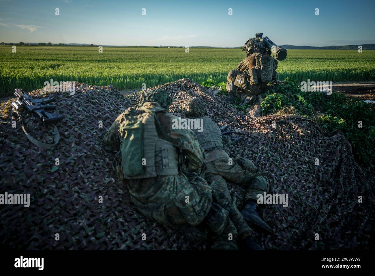 13 May 2024, Romania, Campia Turzii: Bundeswehr paratroopers from the ...