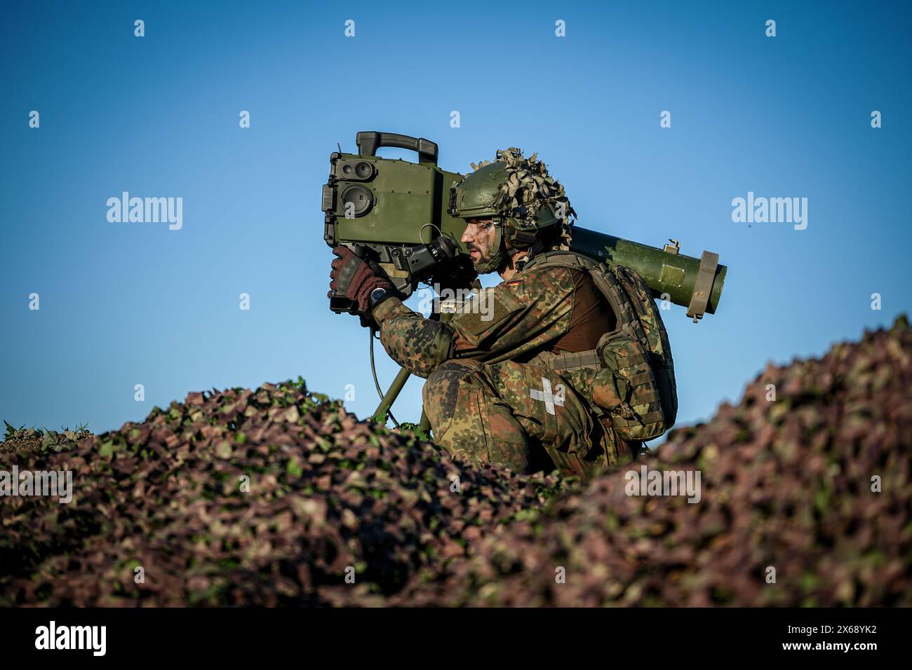 13 May 2024, Romania, Campia Turzii: Bundeswehr paratroopers from the ...