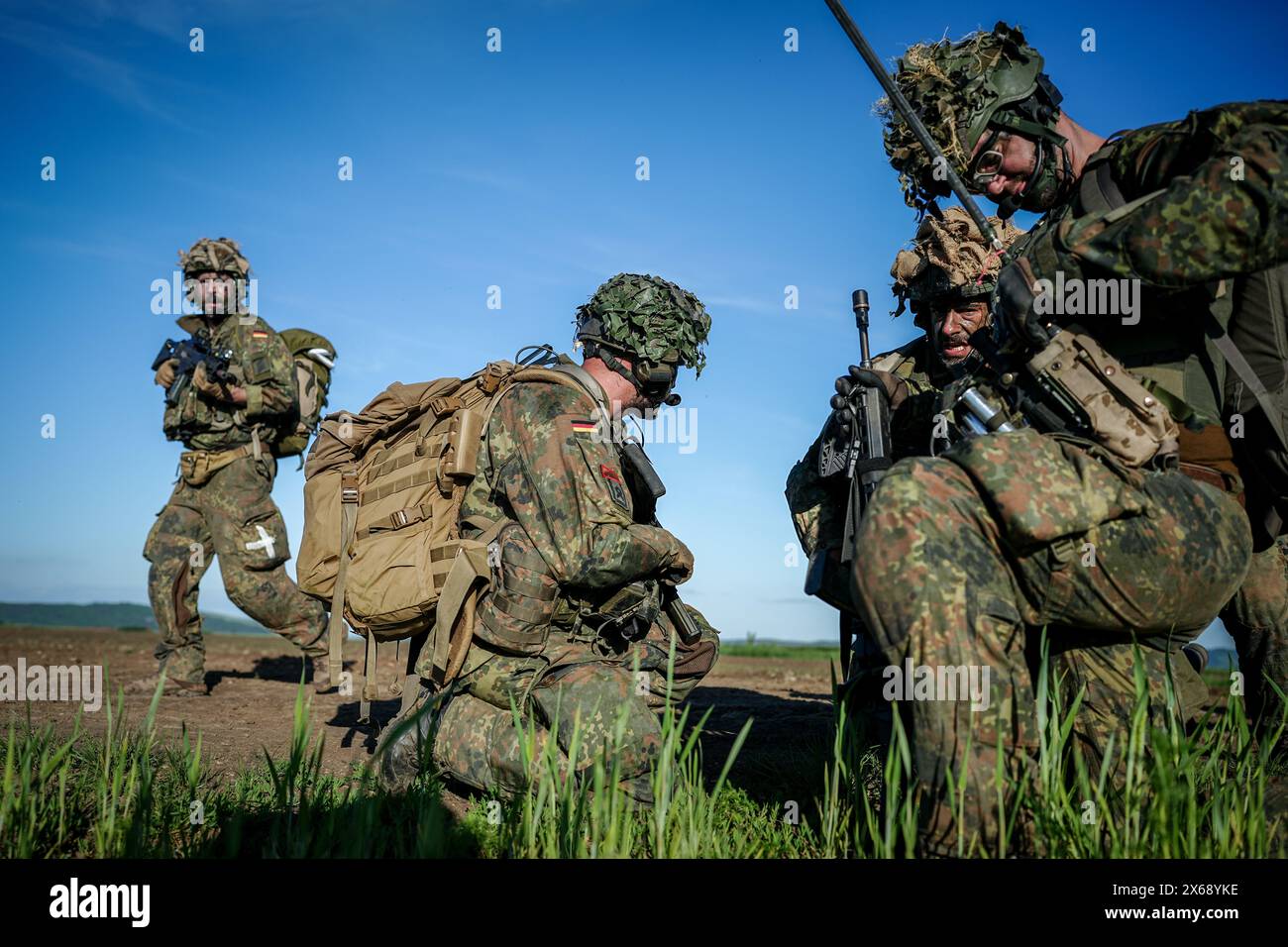 13 May 2024, Romania, Campia Turzii: Bundeswehr paratroopers from the ...