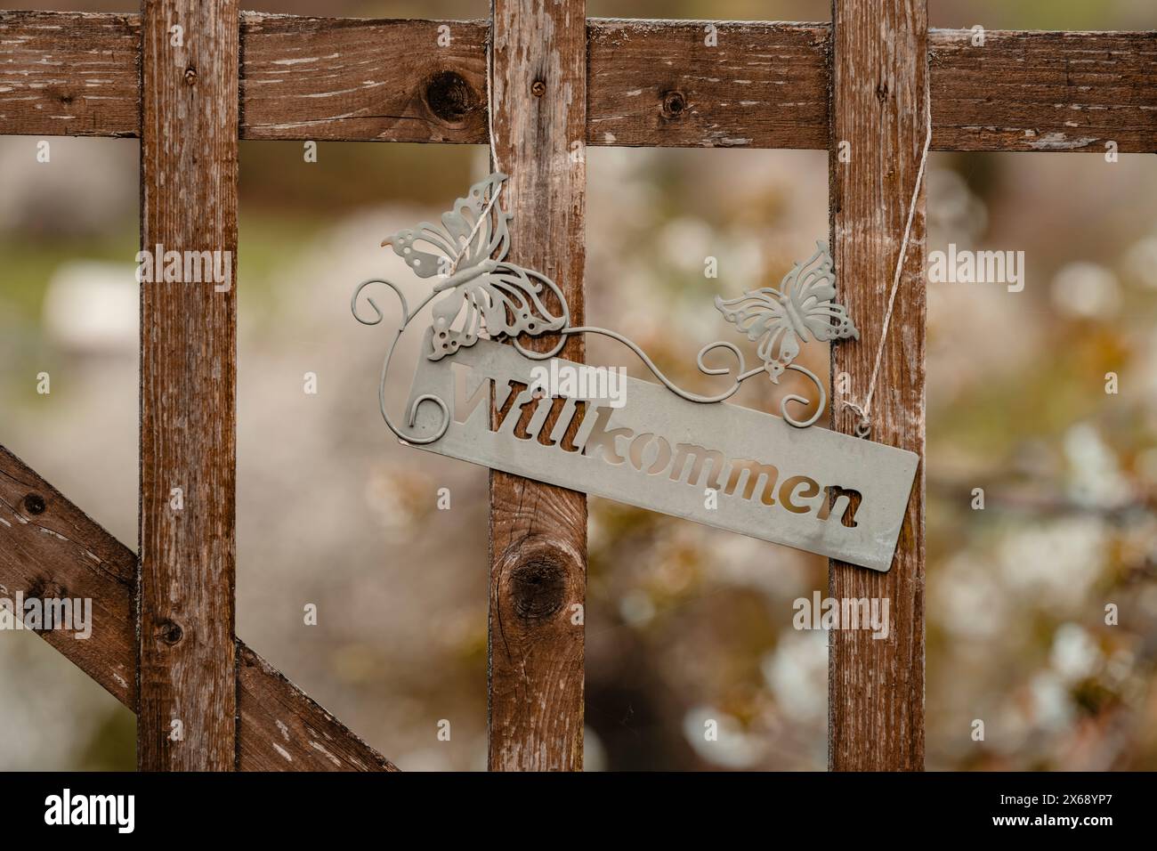 Fence, welcome sign Stock Photo - Alamy