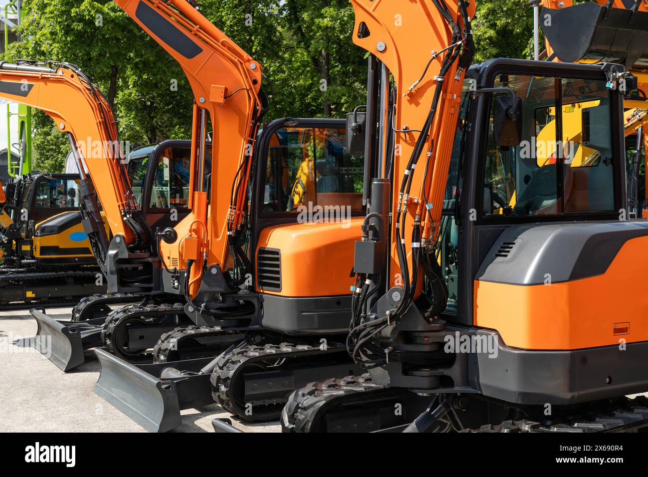 Fleet of yellow construction machines Stock Photo - Alamy