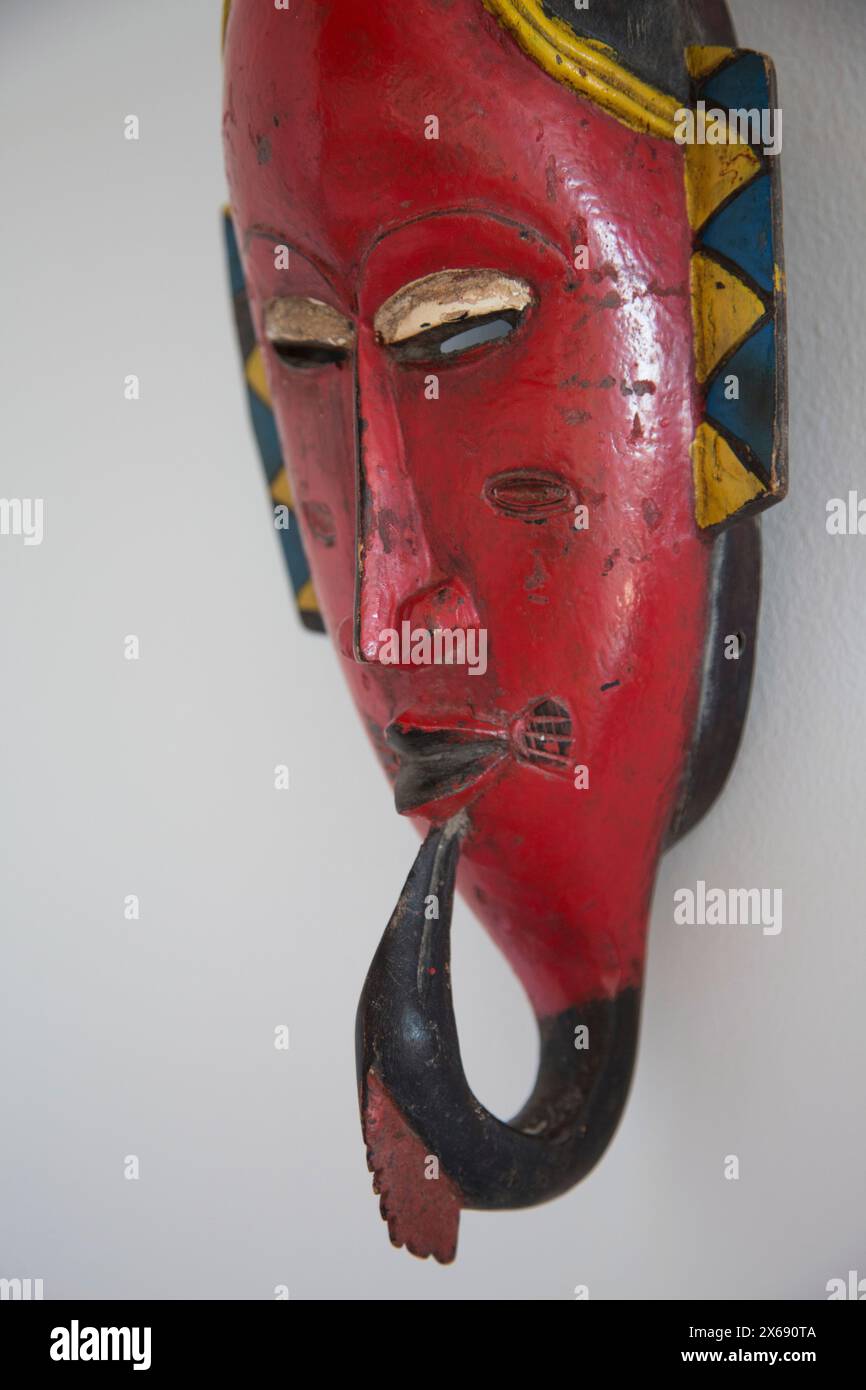 Human figure white mask hi-res stock photography and images - Alamy
