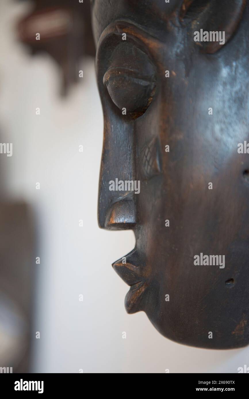 Profile of an African mask Stock Photo - Alamy