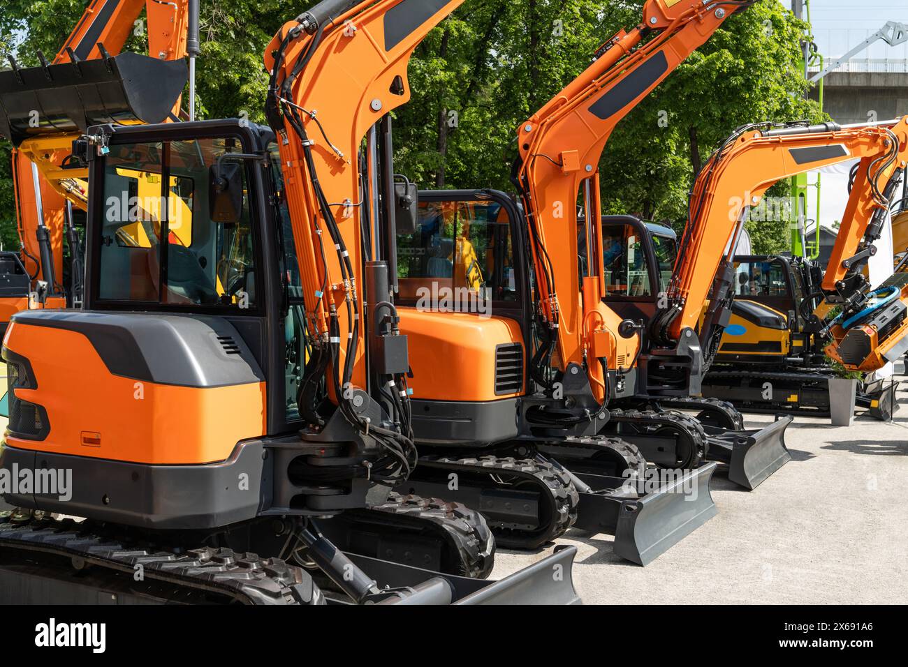 Fleet of yellow construction machines Stock Photo - Alamy