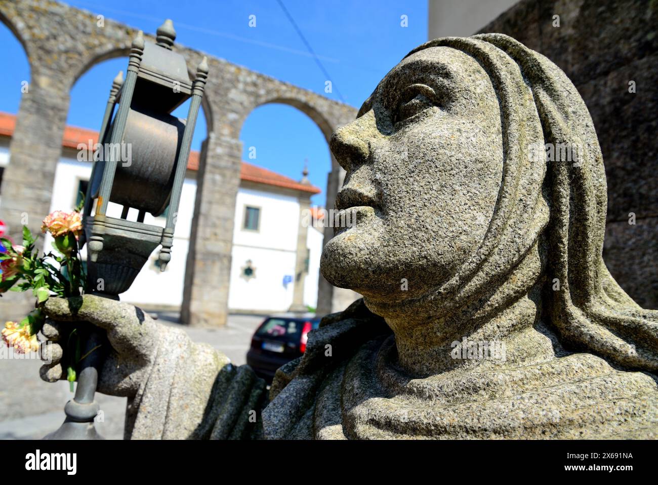 Nun sculpture hi-res stock photography and images - Alamy
