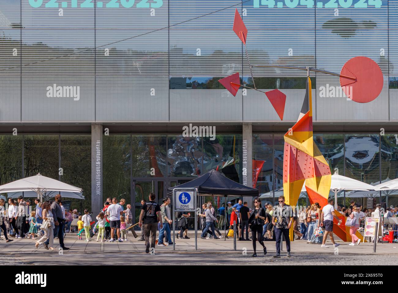 Lively art hi-res stock photography and images - Alamy