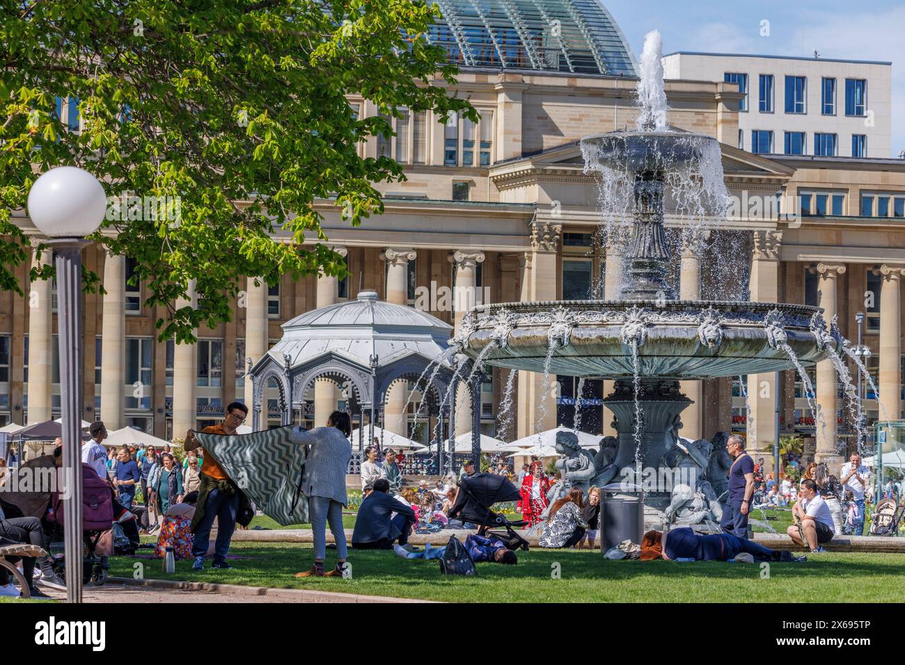 Southern fountain on Schlossplatz Stuttgart, pavilion and royal ...