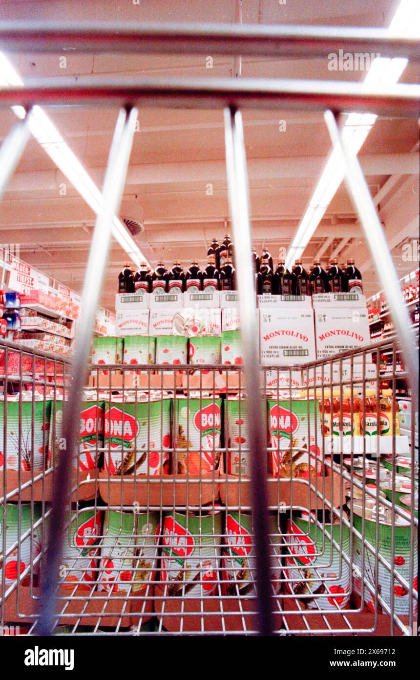 symbol for a shop or a shopping mall for trade and purchase symbol for ...