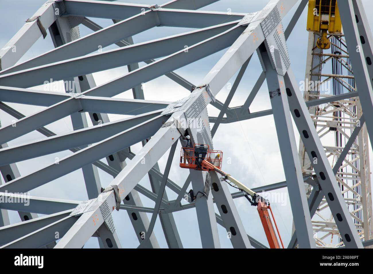 Scissor trusses hi-res stock photography and images - Alamy