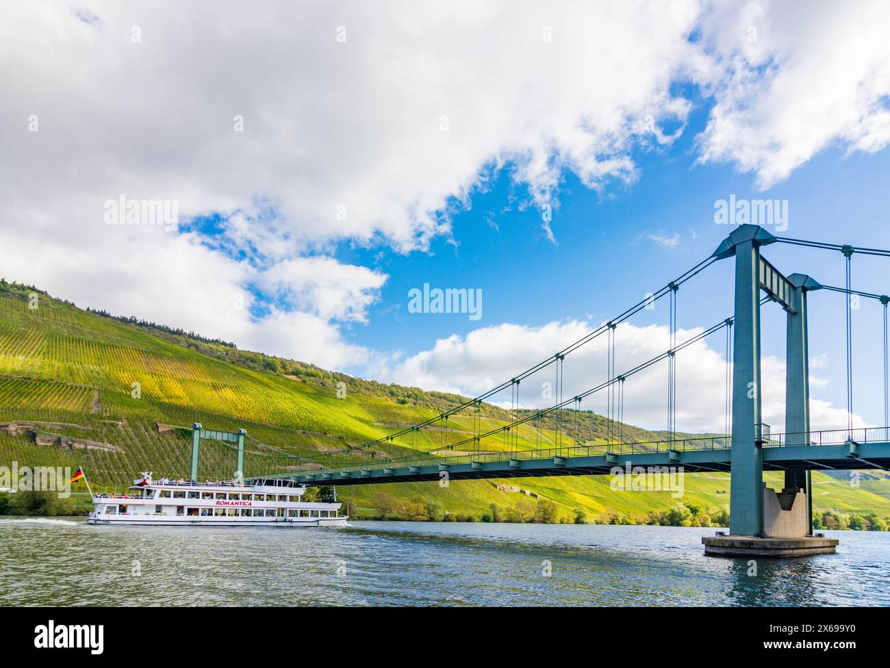 Bernkastel-Kues, bridge Moselbrücke Wehlen, river Mosel (Moselle ...