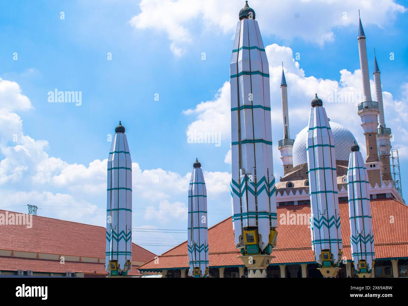 The Great Mosque of Central Java (Indonesian: Masjid Agung Jawa Tengah ...