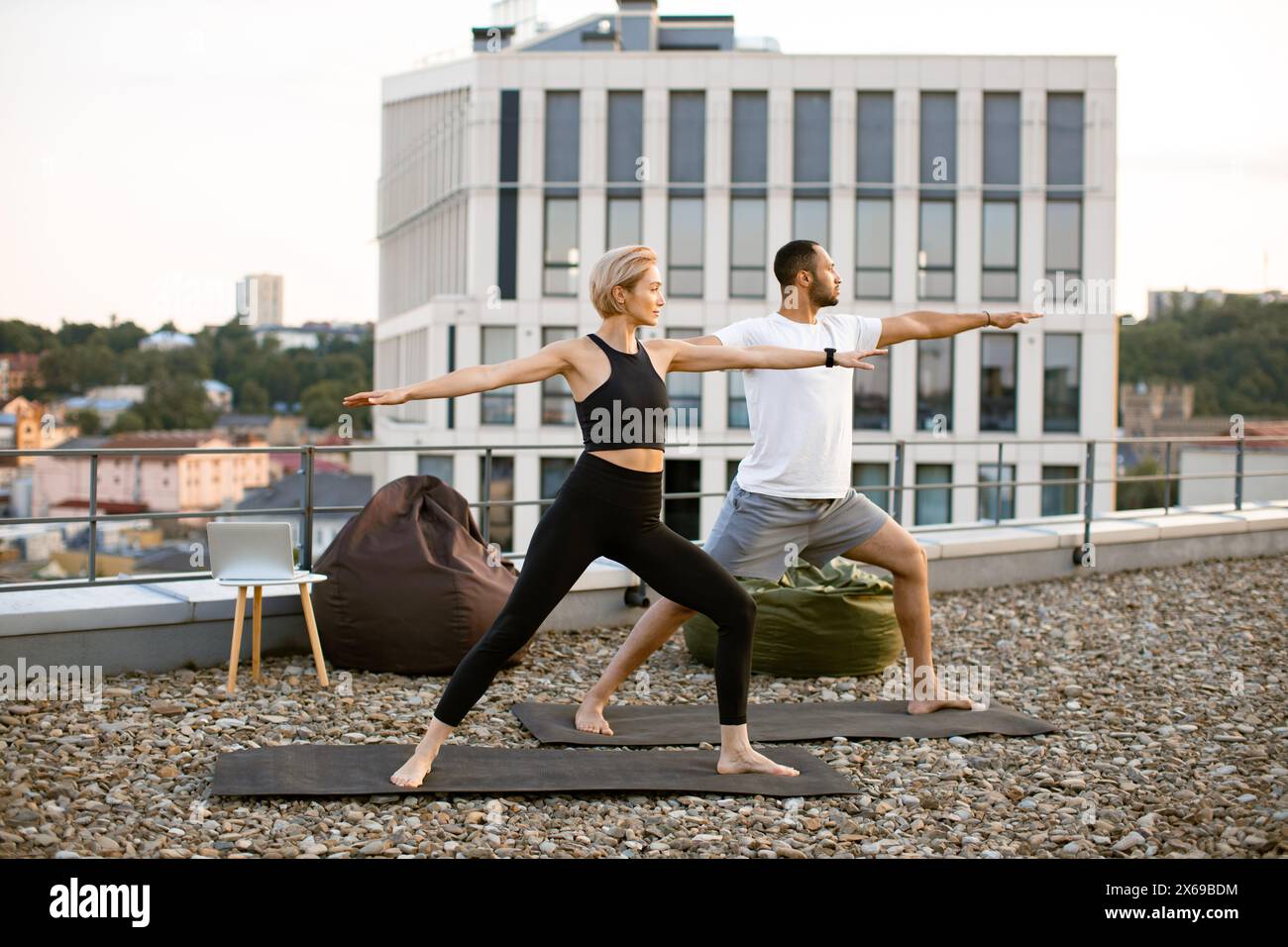 Pose on stands mat hi-res stock photography and images - Alamy