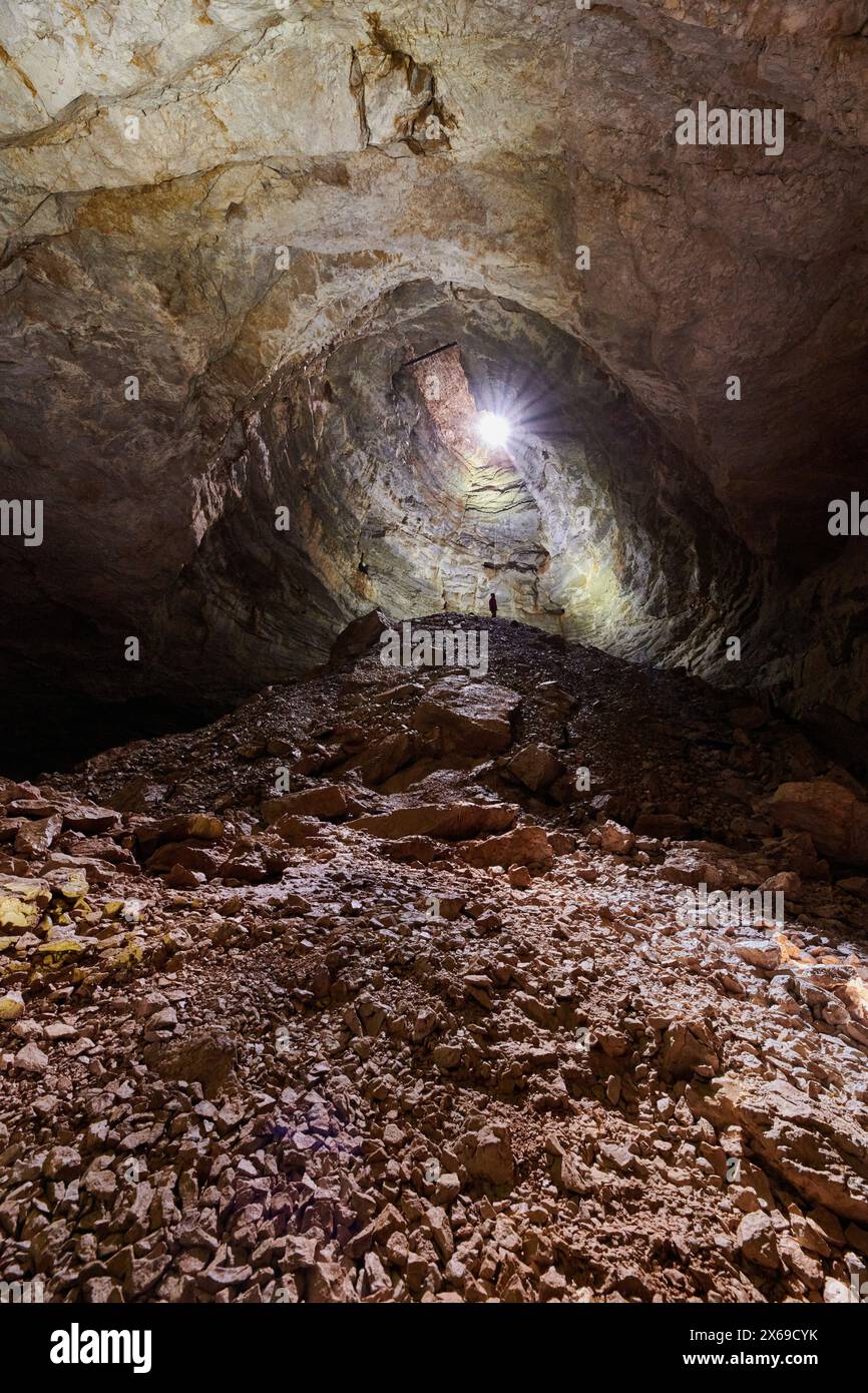 Light from flashlight in cave hi-res stock photography and images - Alamy