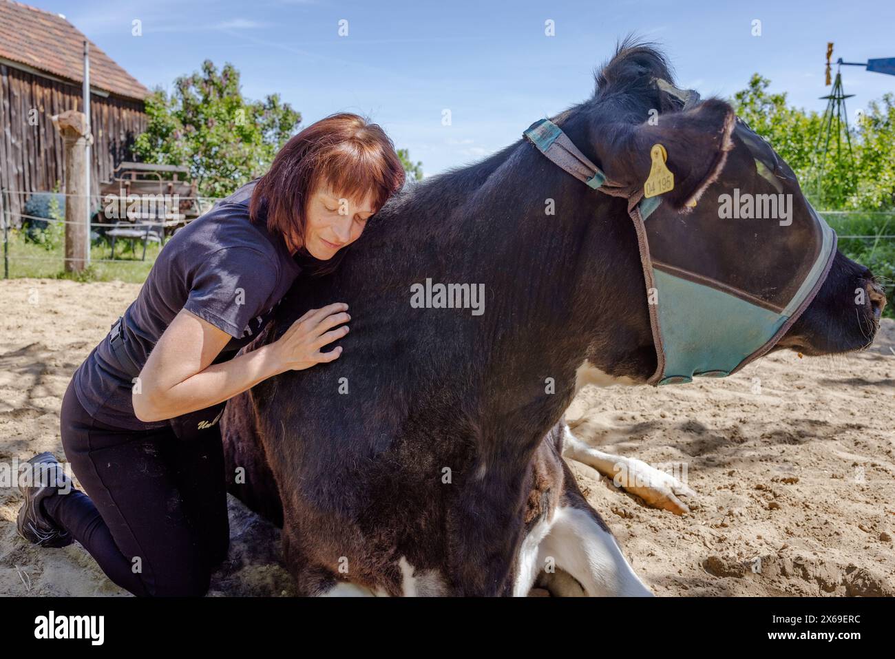 PRODUCTION - 09 May 2024, Brandenburg, Schönewalde: Simone John cuddles ...