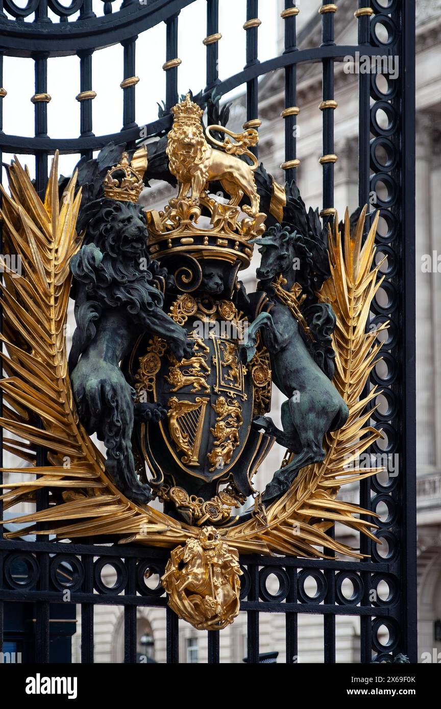 Escudo de armas de la monarquia britanica hi-res stock photography and ...