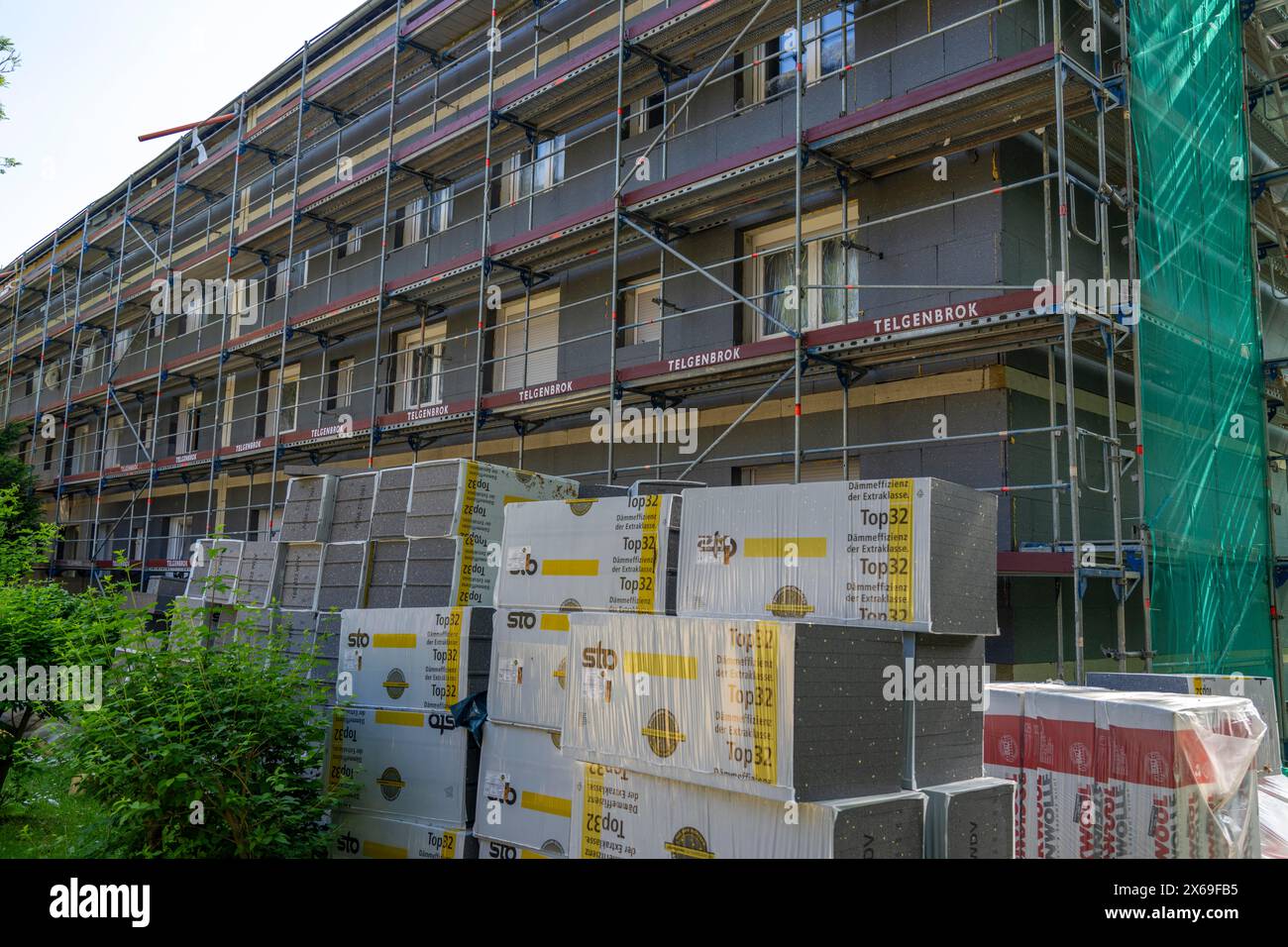 Energetic renovation of an apartment building, thermal insulation ...