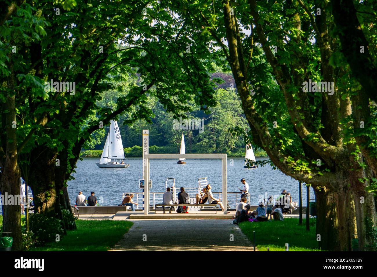 Lake Baldeney in Essen, tree-lined avenue at Seaside Beach, jetty of ...