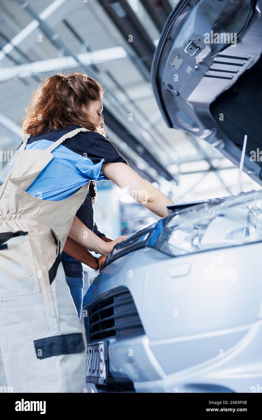 Employee client car maintenance hi-res stock photography and images - Alamy